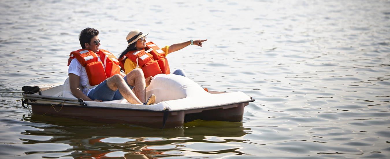 Experience Kayaking, Paddle Boat In the Backwaters with Club Mahindra